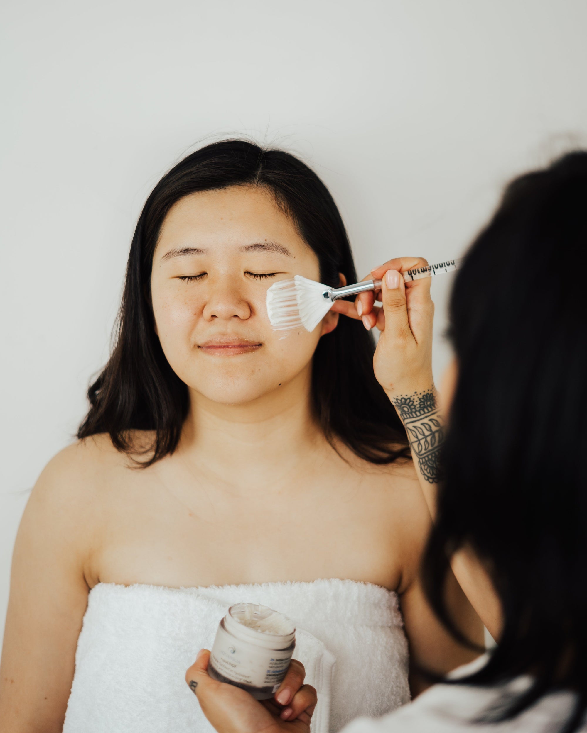 Loshen & Crem: Expert skincare, chosen by those who know skin.